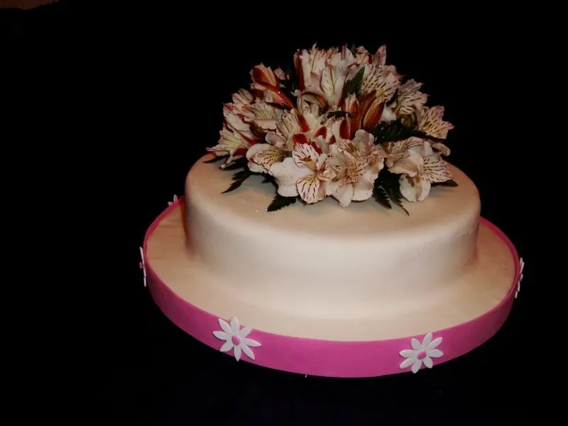 Tortas decoradas con flores naturales - 16 fotos e imágenes gratis - Imagui