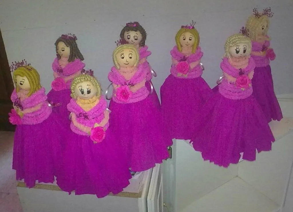 Como hacer una muñeca de papel crepe - Imagui