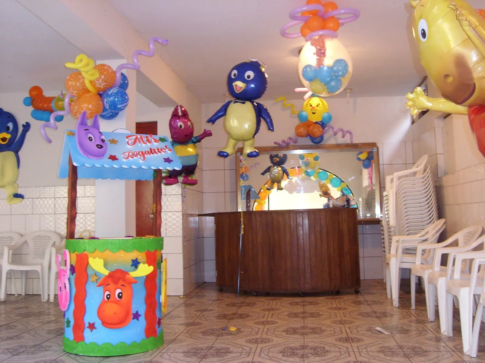 Decoración de globos de los Backyardigans - Imagui