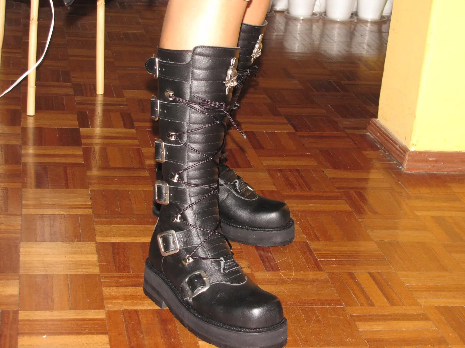 Botas góticas - 2 fotos e imágenes gratis - Imagui