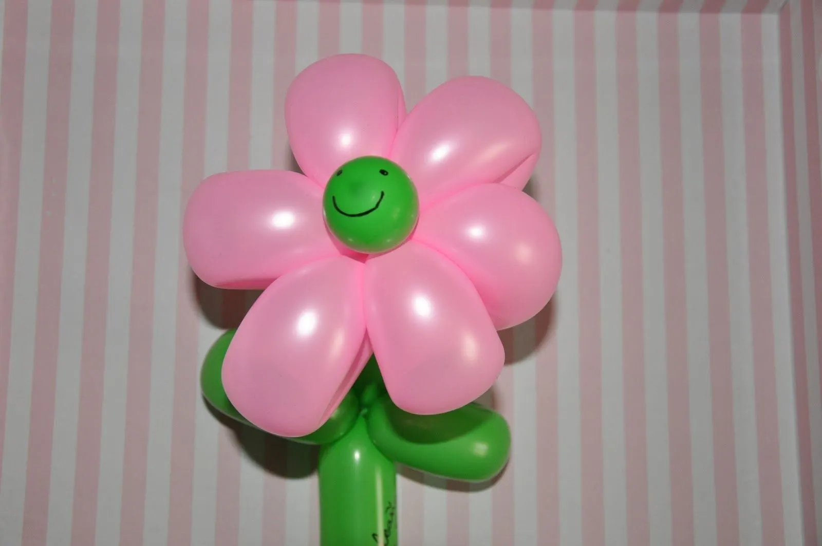 Flores con globos largos - Imagui