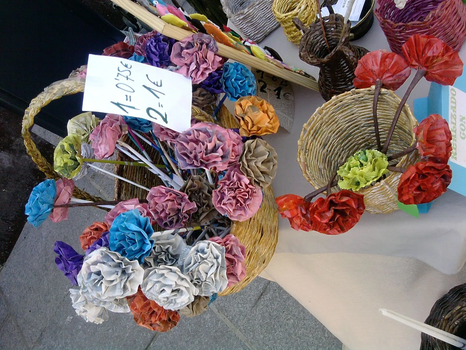 Flores Hechas Con Papel Periodico Imagui