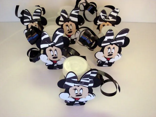 Minnie Mouse and zebra - Imagui