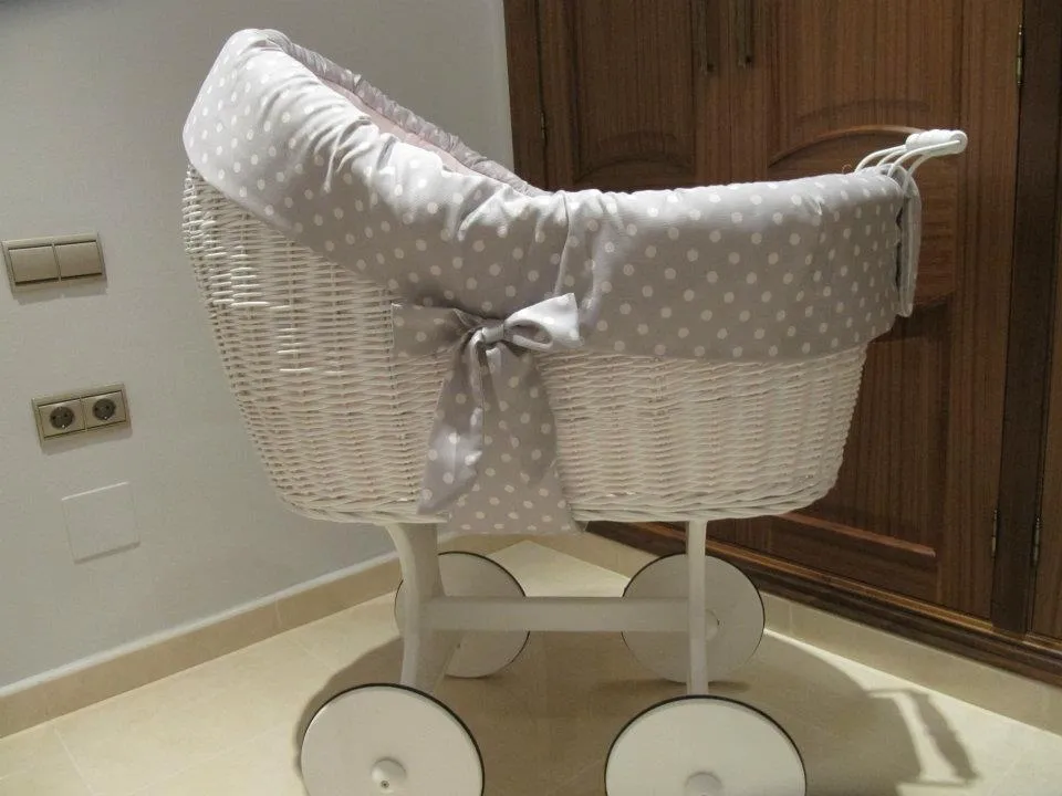 Moises de mimbre decorados - Imagui