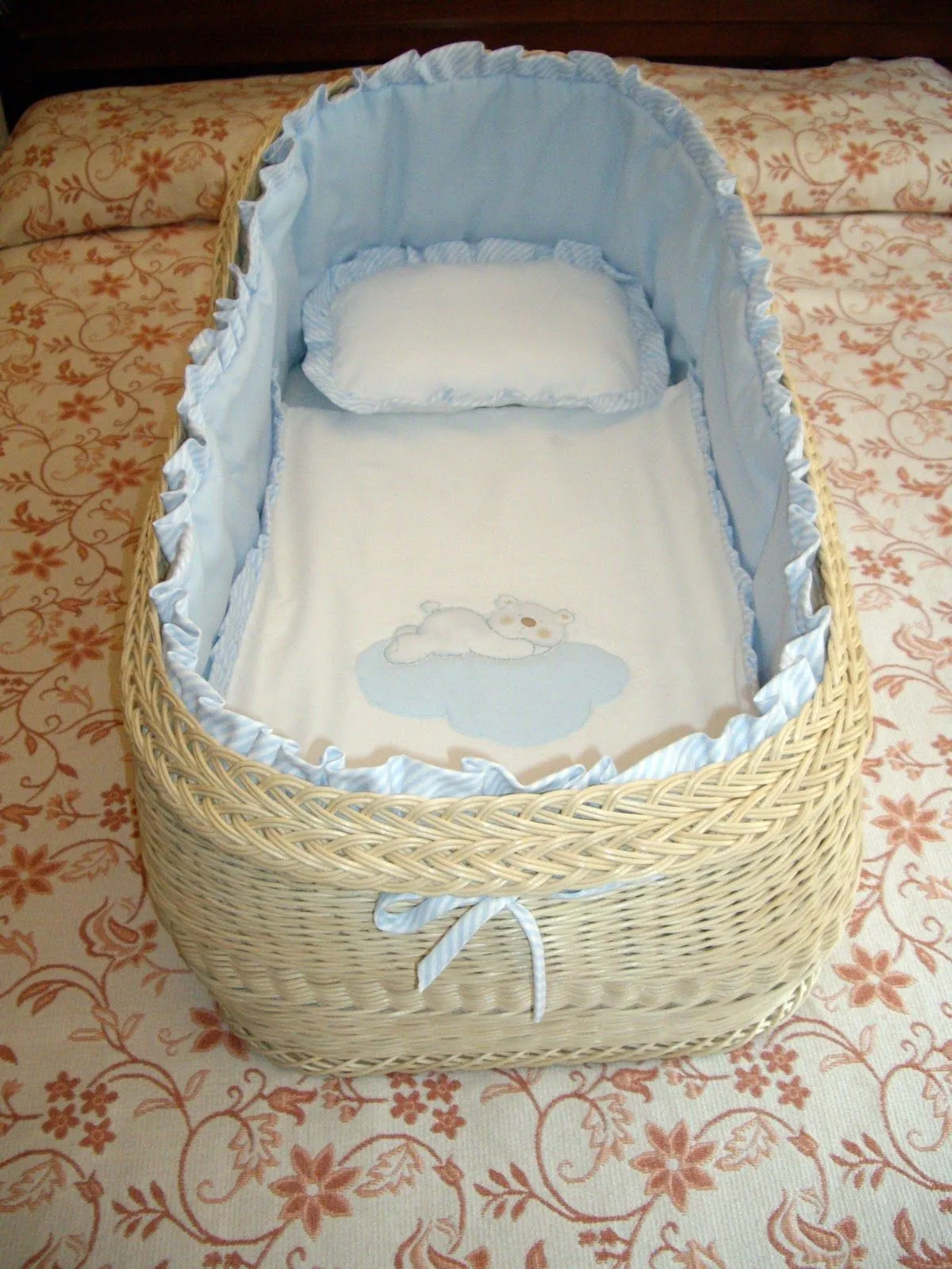 Moises de mimbre para bebé - Imagui