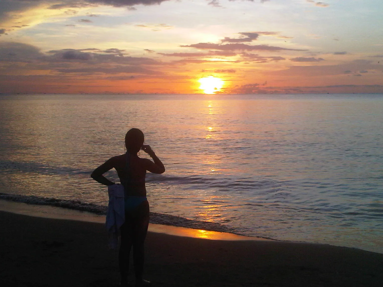 Mujer en atardecer - Imagui