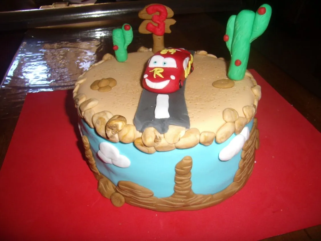 Bizcocho de rayo mcqueen - Imagui