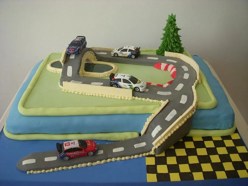 Tortas con formas de autos - Imagui